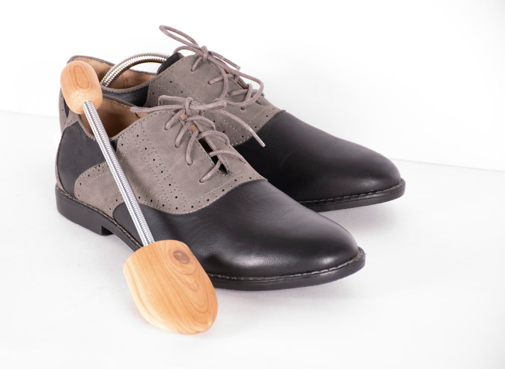 How to Use a Shoe Horn to Make Sliding on Snug Shoes Simple – FootFitter