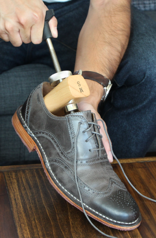 Premium Professional 2-Way Shoe Stretcher | FootFitter